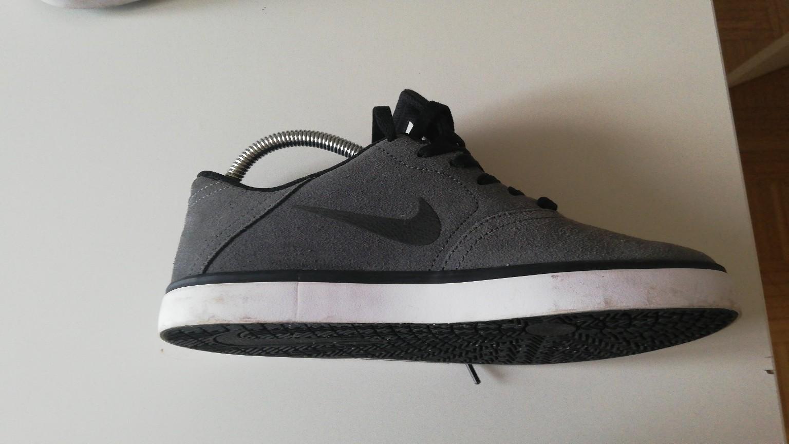 Nike Herren Snaker in 6800 Feldkirch für 25,00 € zum Verkauf | Shpock DE