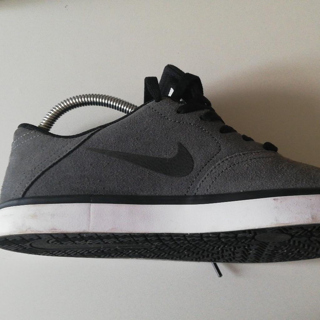 Nike Herren Snaker in 6800 Feldkirch für 25,00 € zum Verkauf | Shpock DE