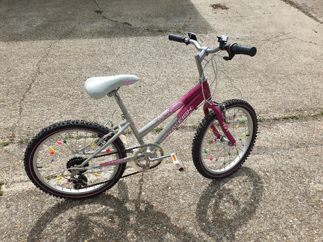 Girls Raleigh Crush in DA12 Gravesham für £ 25,00 zum Verkauf | Shpock AT