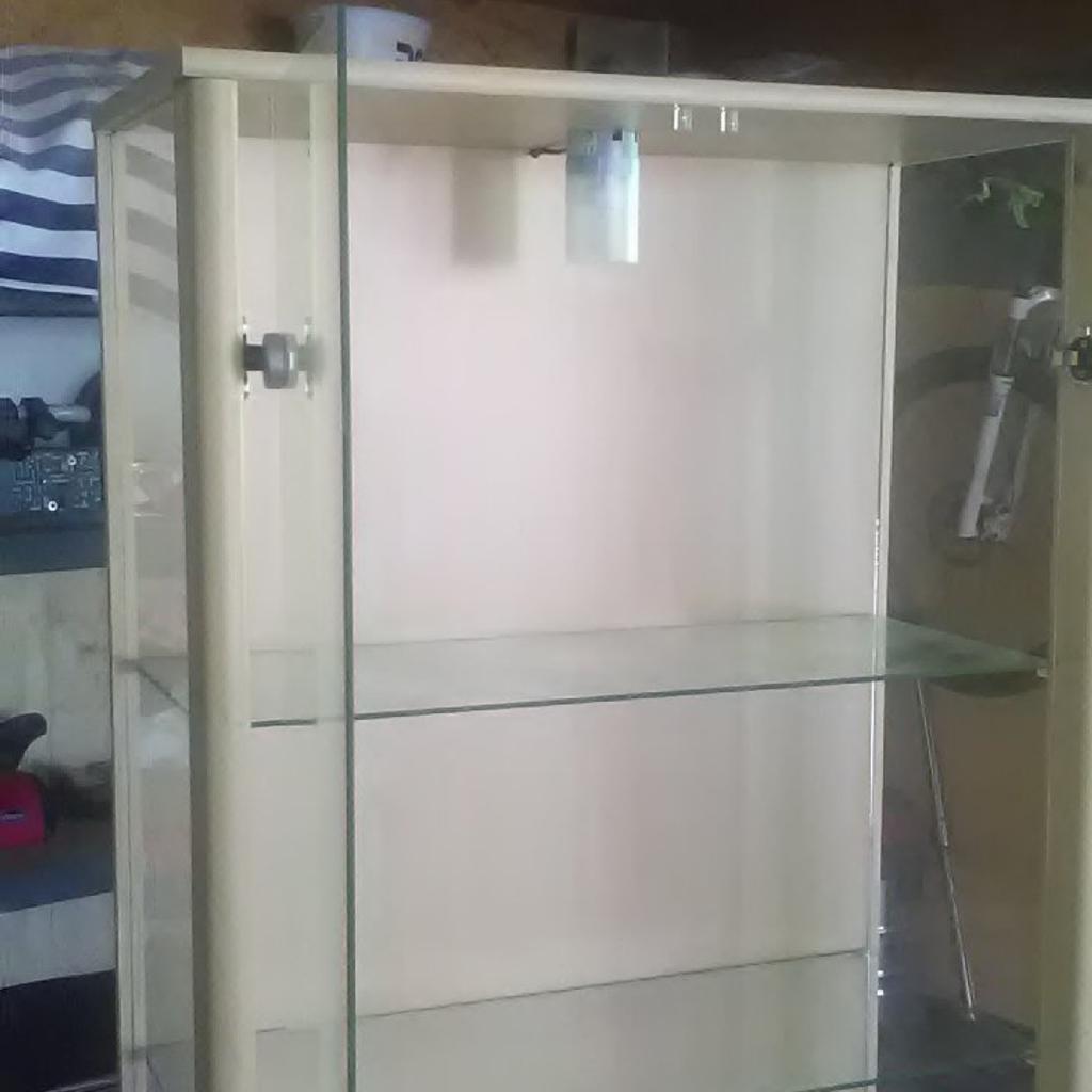 Glasvitrine in 9911 Assling für € 10,00 zum Verkauf | Shpock AT