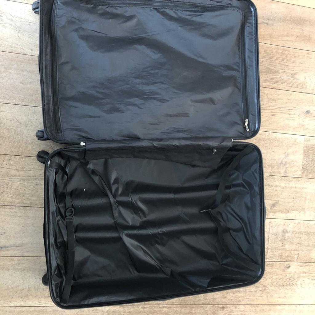 Extra large hard shell suitcase in SW2 Lambeth für £ 25,00 zum Verkauf ...