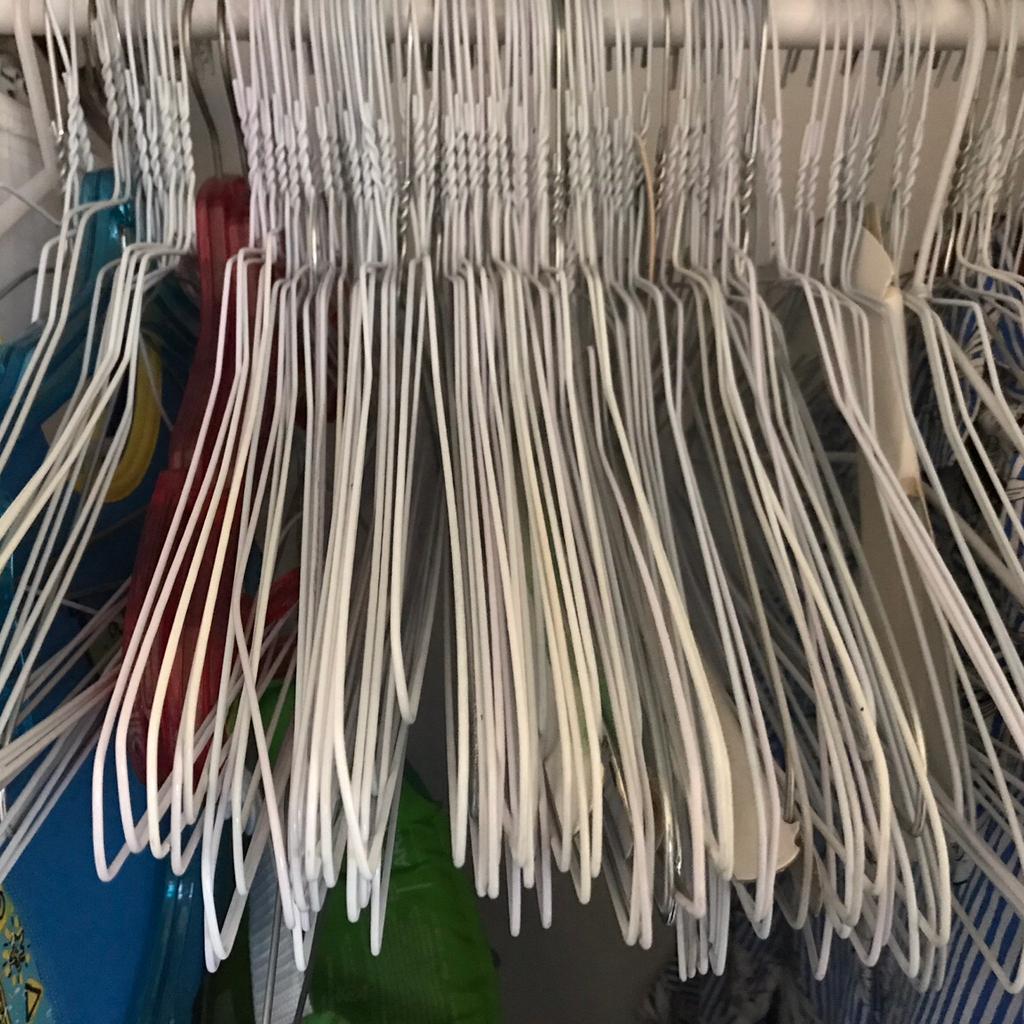 50 wire hangers in SE1 London für £ 5,00 zum Verkauf | Shpock AT