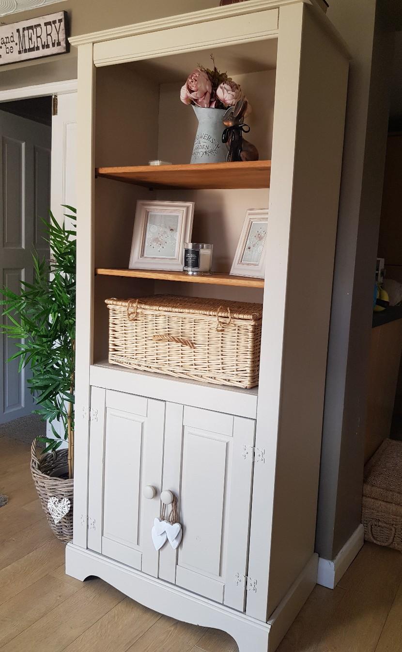 LARGE DISPLAY UNIT/BOOKCASE IN CREAM in Wakefield für 130,00 £ zum ...