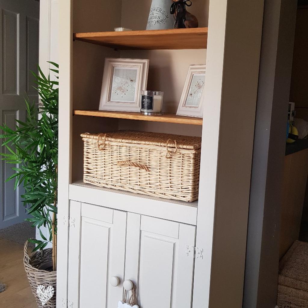LARGE DISPLAY UNIT/BOOKCASE IN CREAM in Wakefield für 130,00 £ zum ...