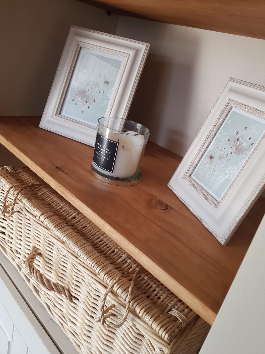 LARGE DISPLAY UNIT/BOOKCASE IN CREAM in Wakefield für 130,00 £ zum ...