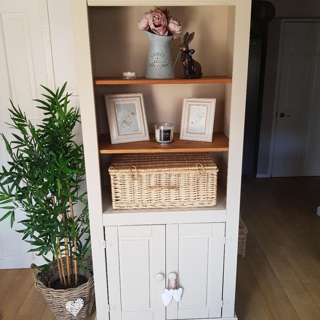 LARGE DISPLAY UNIT/BOOKCASE IN CREAM in Wakefield für 130,00 £ zum ...