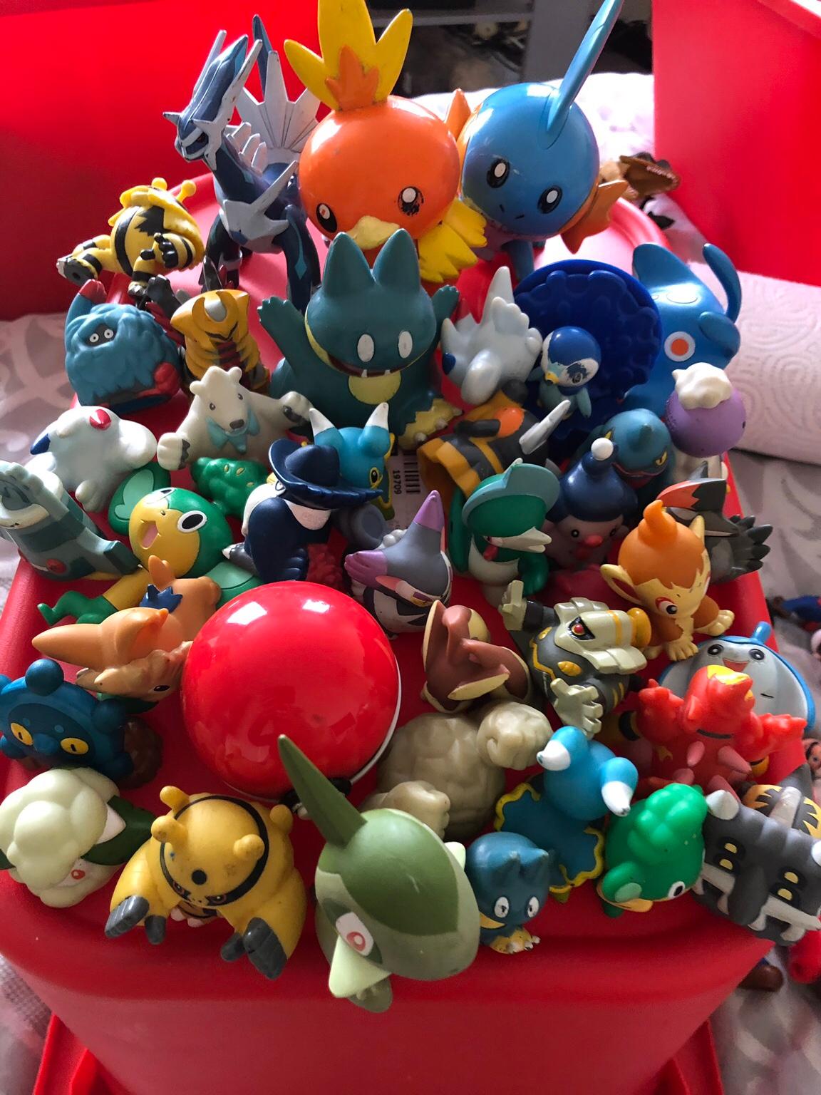 Assorted pokemon figures in CR7 Croydon für 15,00 £ zum Verkauf | Shpock DE