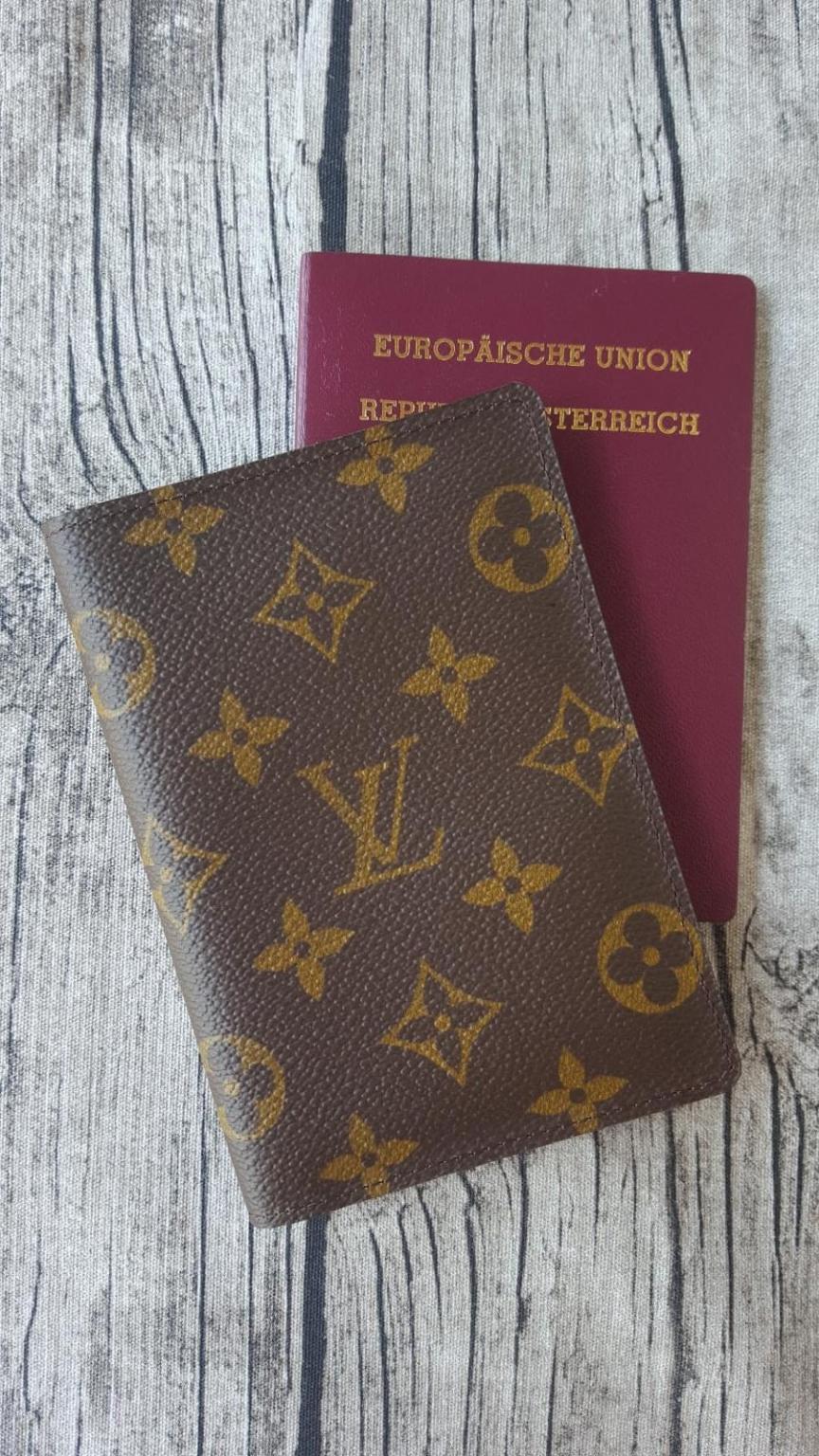 Wunderschöne Reisepasshülle Louis Vuitton Fotos