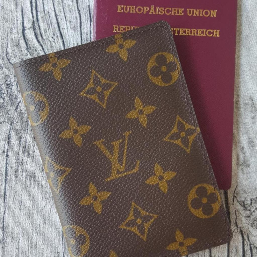Wunderschöne Reisepasshülle Louis Vuitton Fotos