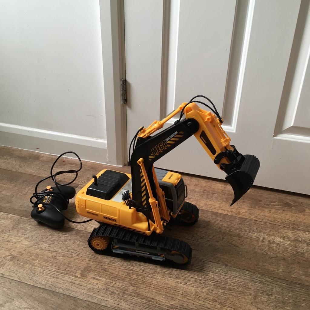 Remote control digger in B71 Sandwell für £ 3,00 zum Verkauf | Shpock AT