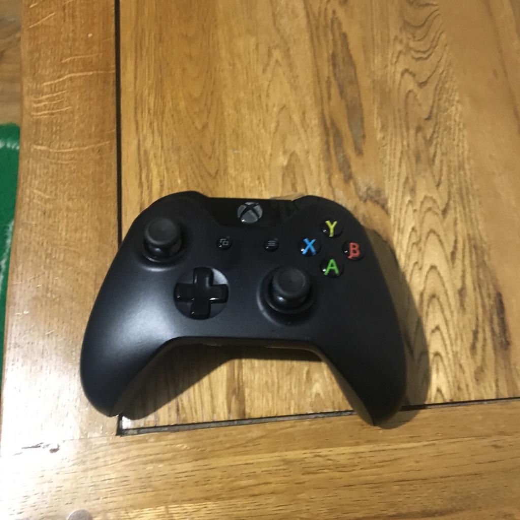 Xbox one Black controller (some faults in LU1 Luton für £ 10,00 zum ...