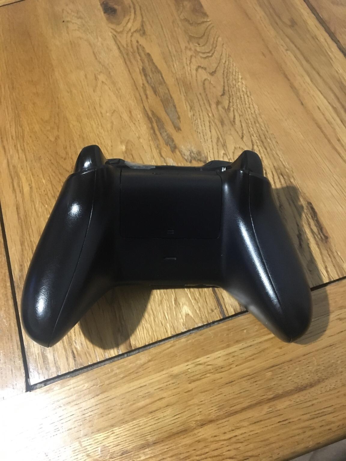 Xbox one Black controller (some faults in LU1 Luton für £ 10,00 zum ...