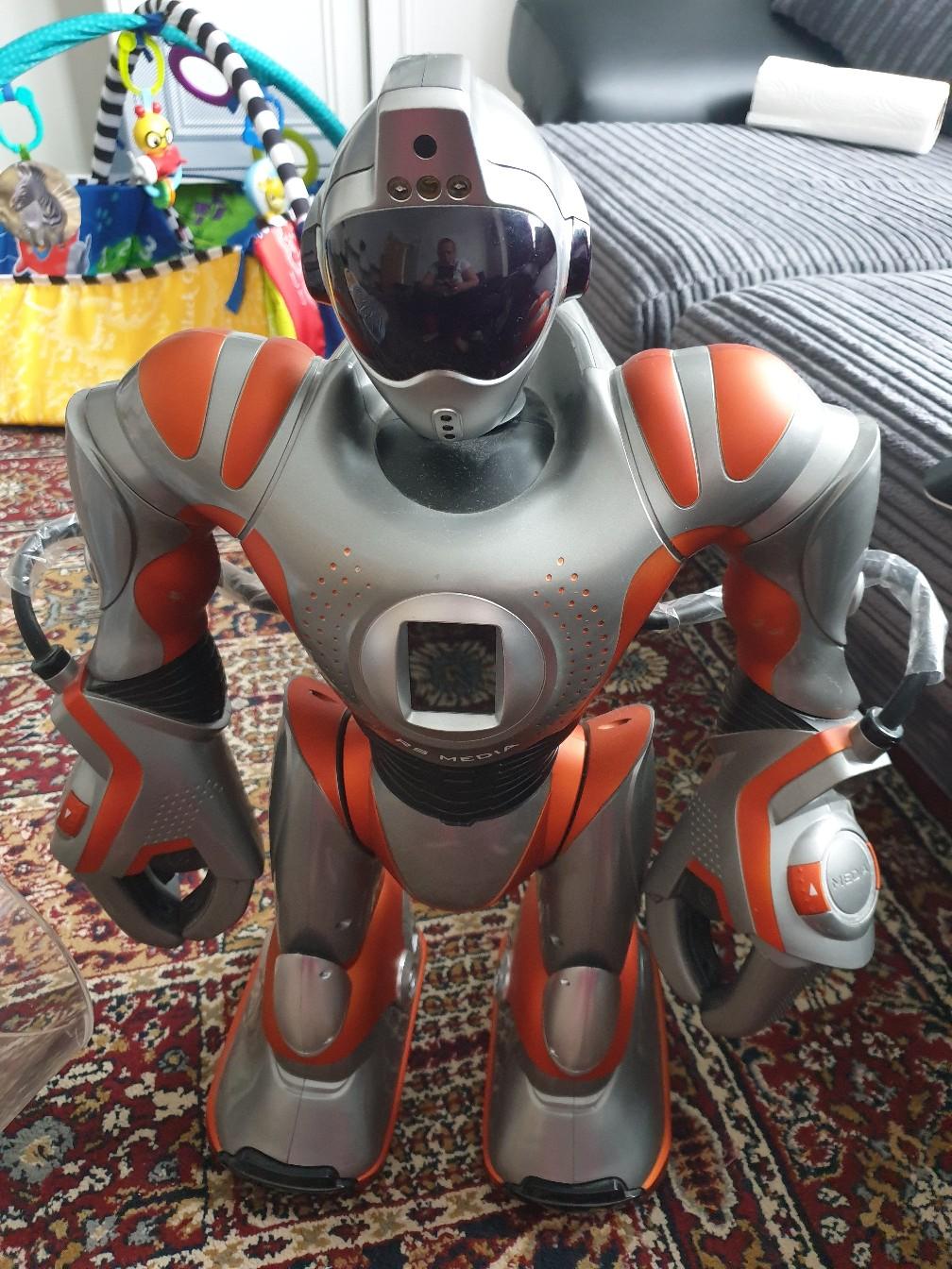 Wow wee RS Media Robosapien Interactive Robot in SW16 Wandsworth für 30 ...