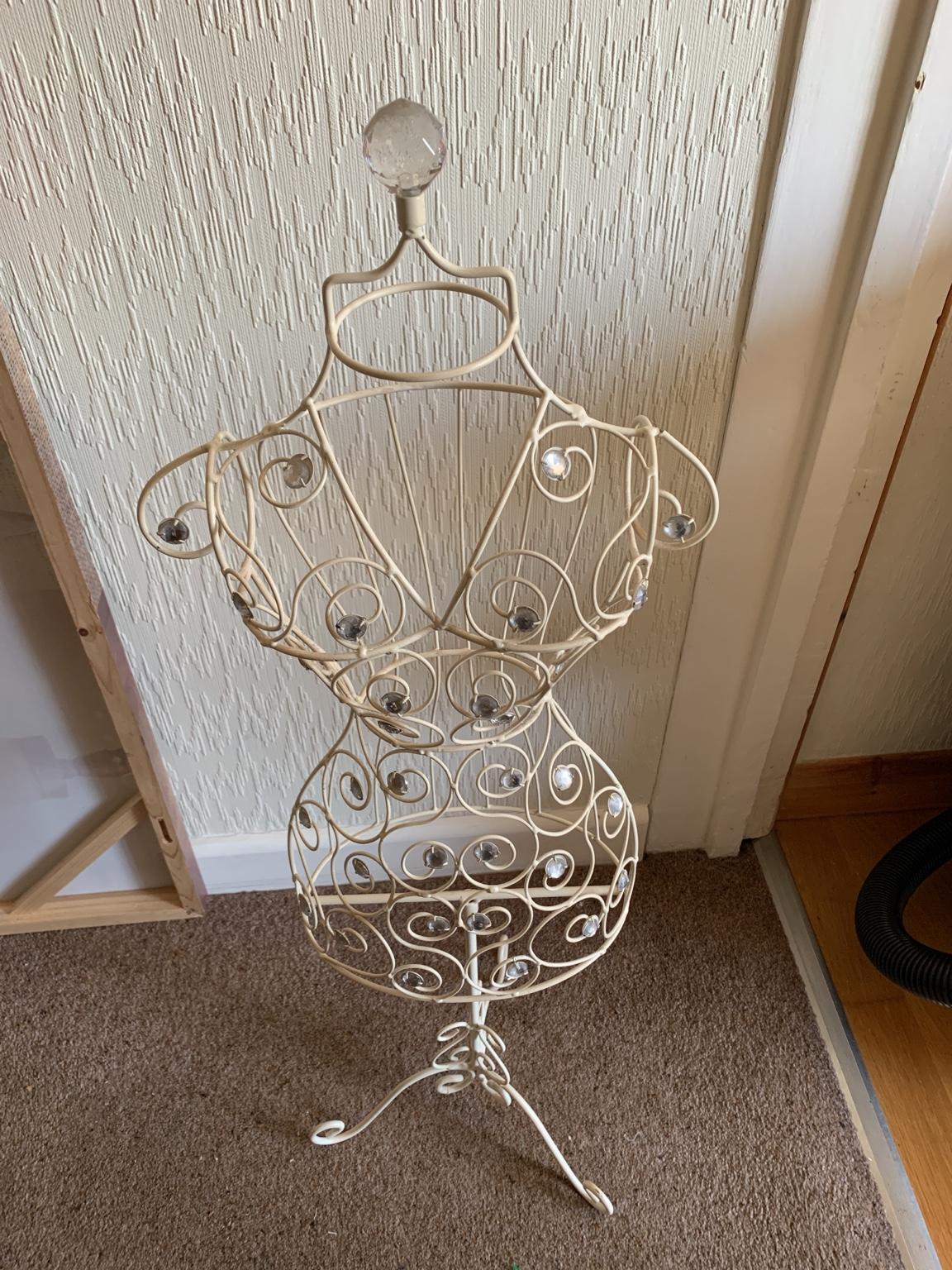 FIGURE MANAQUIN STAND in B43 Walsall for £12.00 for sale | Shpock