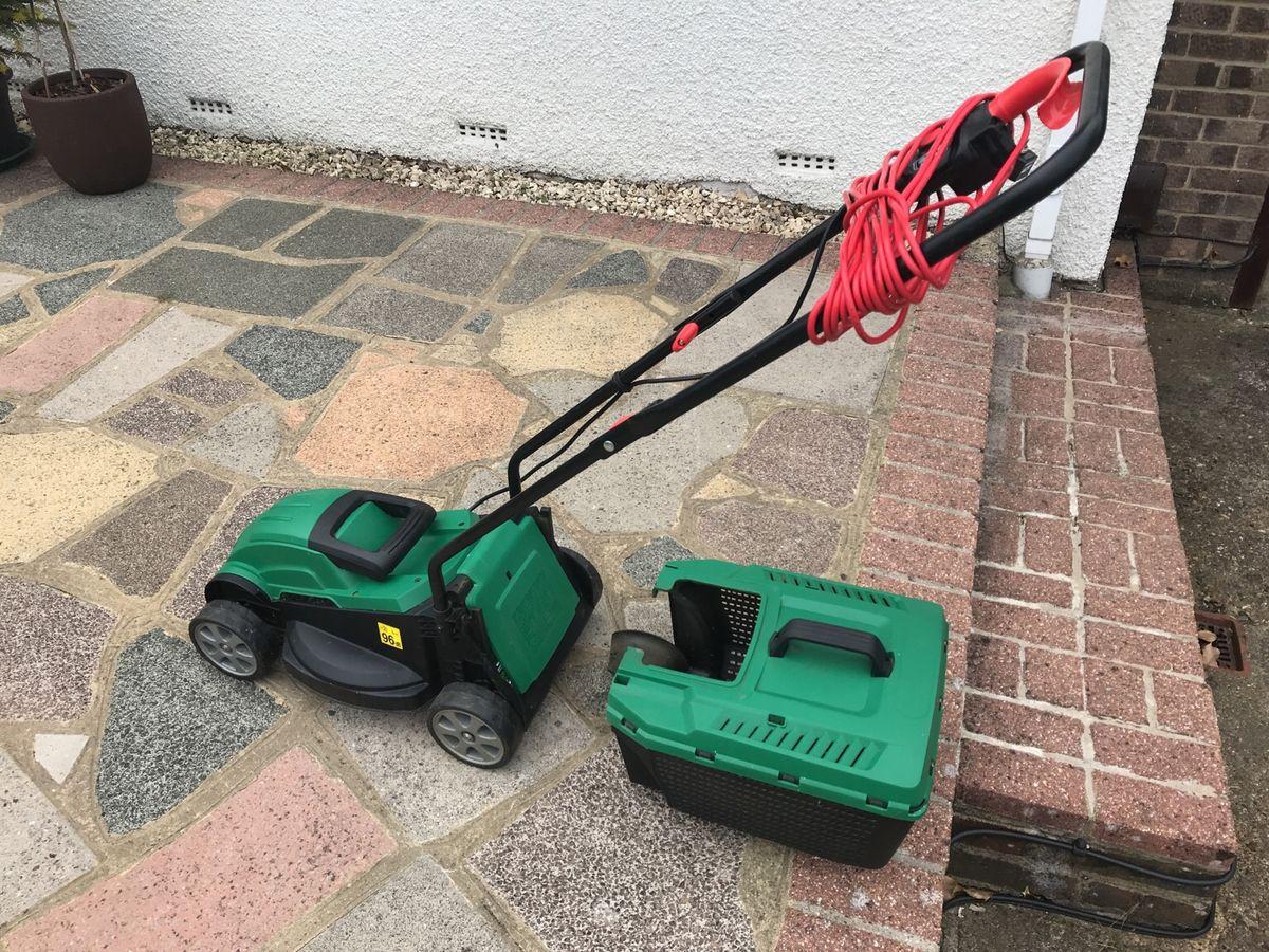 Qualcast 1200w Electric Rotary Lawn Mower in SM7 Banstead für 35,00 ...