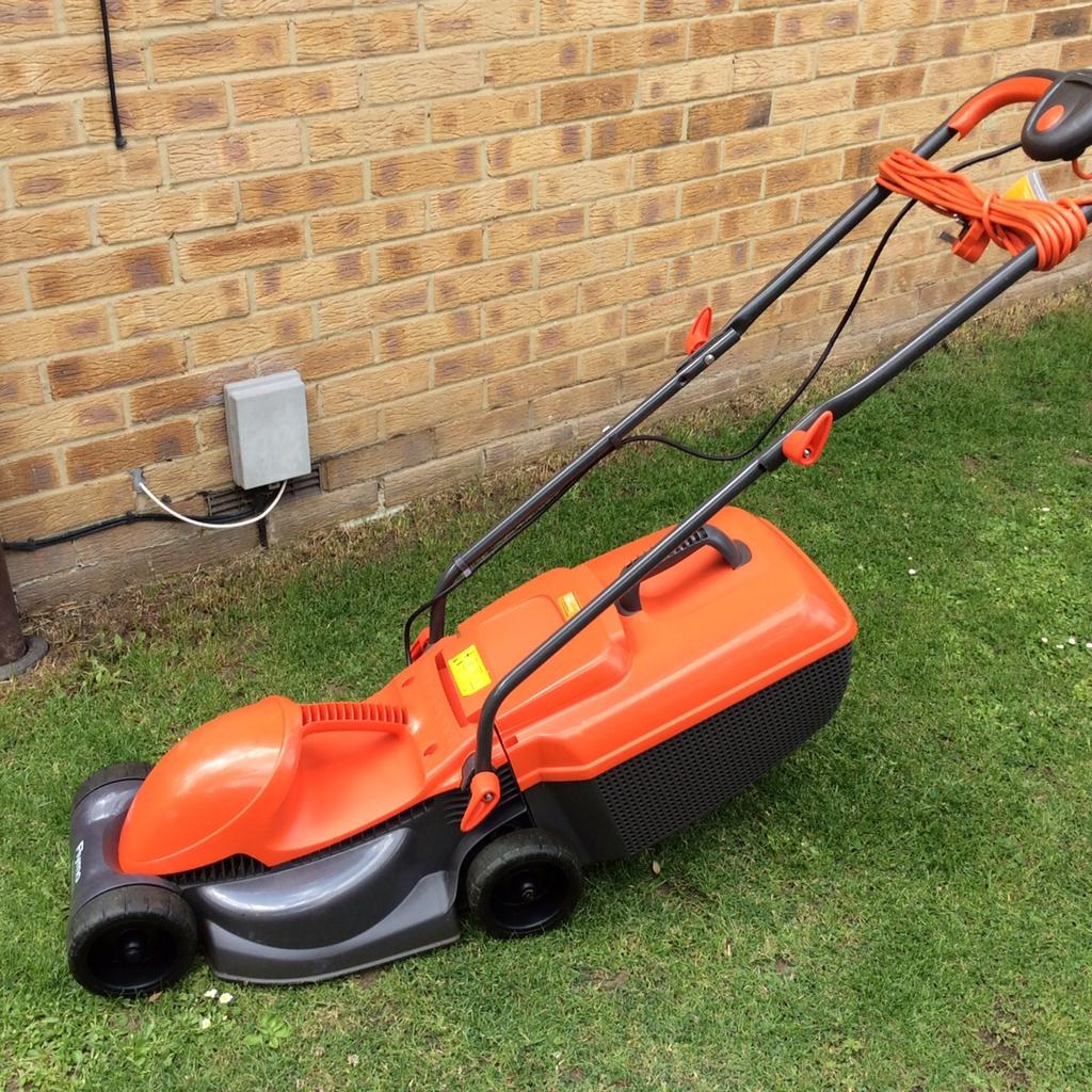 FLYMO ROLLERMO ROTARY ELECTRIC LAWN MOWER in RM8 Dagenham für 40,00 ...