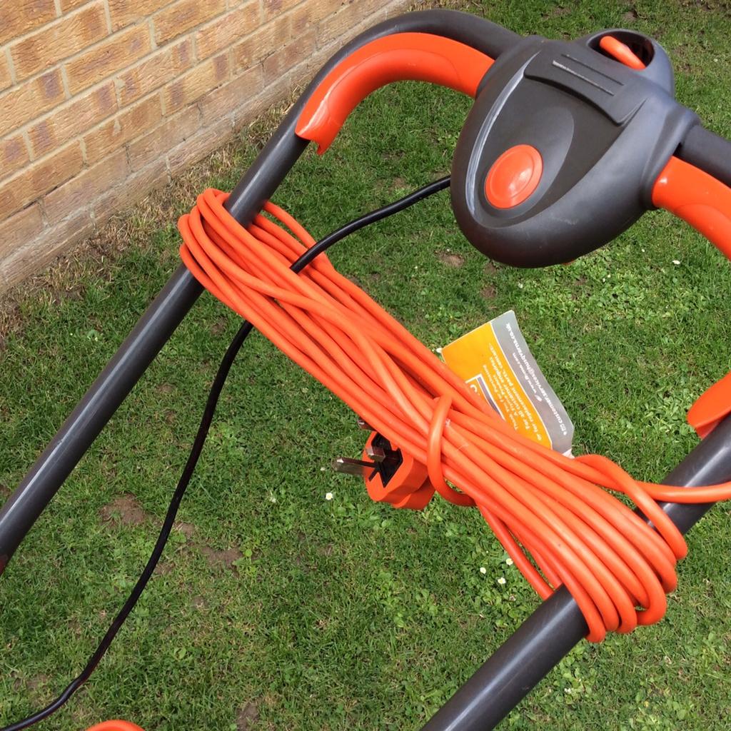 FLYMO ROLLERMO ROTARY ELECTRIC LAWN MOWER in RM8 Dagenham für 40,00 ...