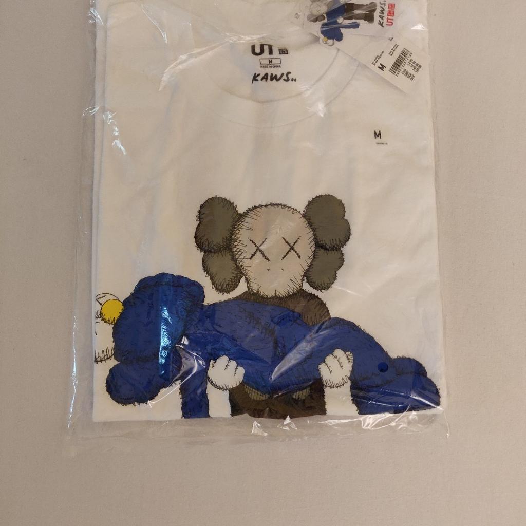 KAWS x uniqlo T-Shirt in 1120 KG Meidling für 45,00 € zum Verkauf ...