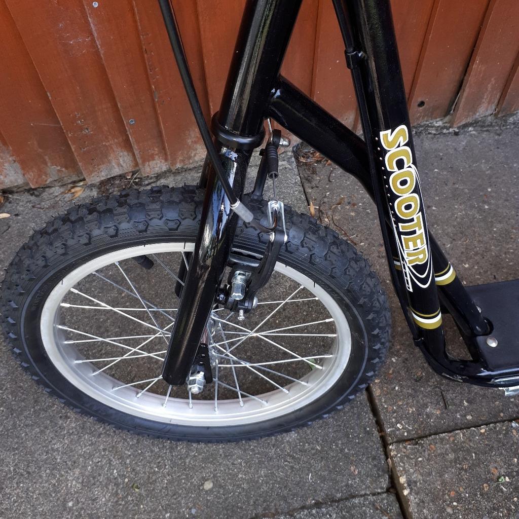 Scooter with inflatable tyres in KT16 Runnymede für 40,00 £ zum Verkauf ...