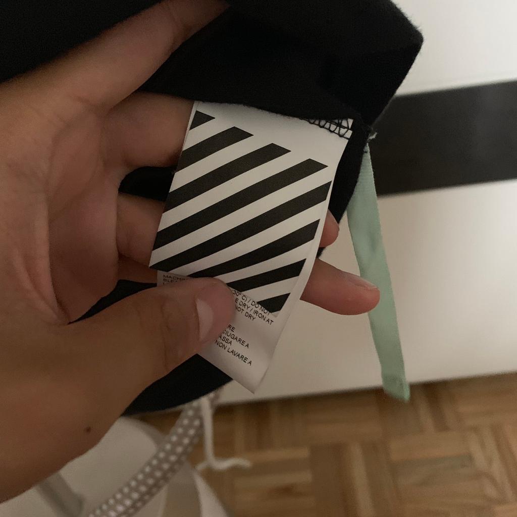 OFF-White x Breuninger Tee in 4020 Linz für 220,00 € zum Verkauf | Shpock DE