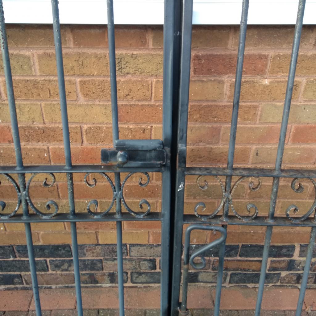 WROUGHT IRON GATES in B77 Tamworth für £ 50,00 zum Verkauf | Shpock AT