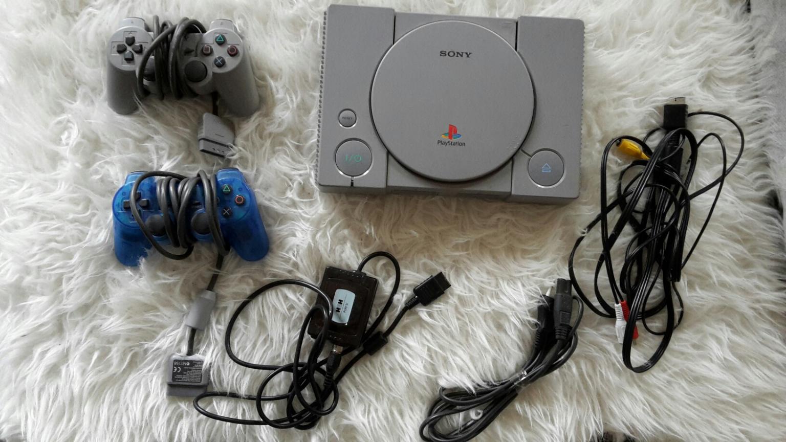 Playstation 1 + 2 Controller in 66879 Niedermohr für € 30,00 zum Verkauf | Shpock AT