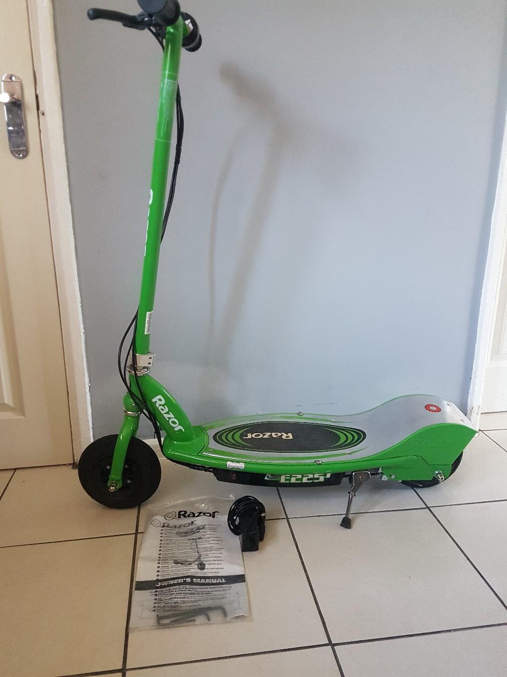 Razor E225 scooter in WA11 Helens for £40.00 for sale | Shpock