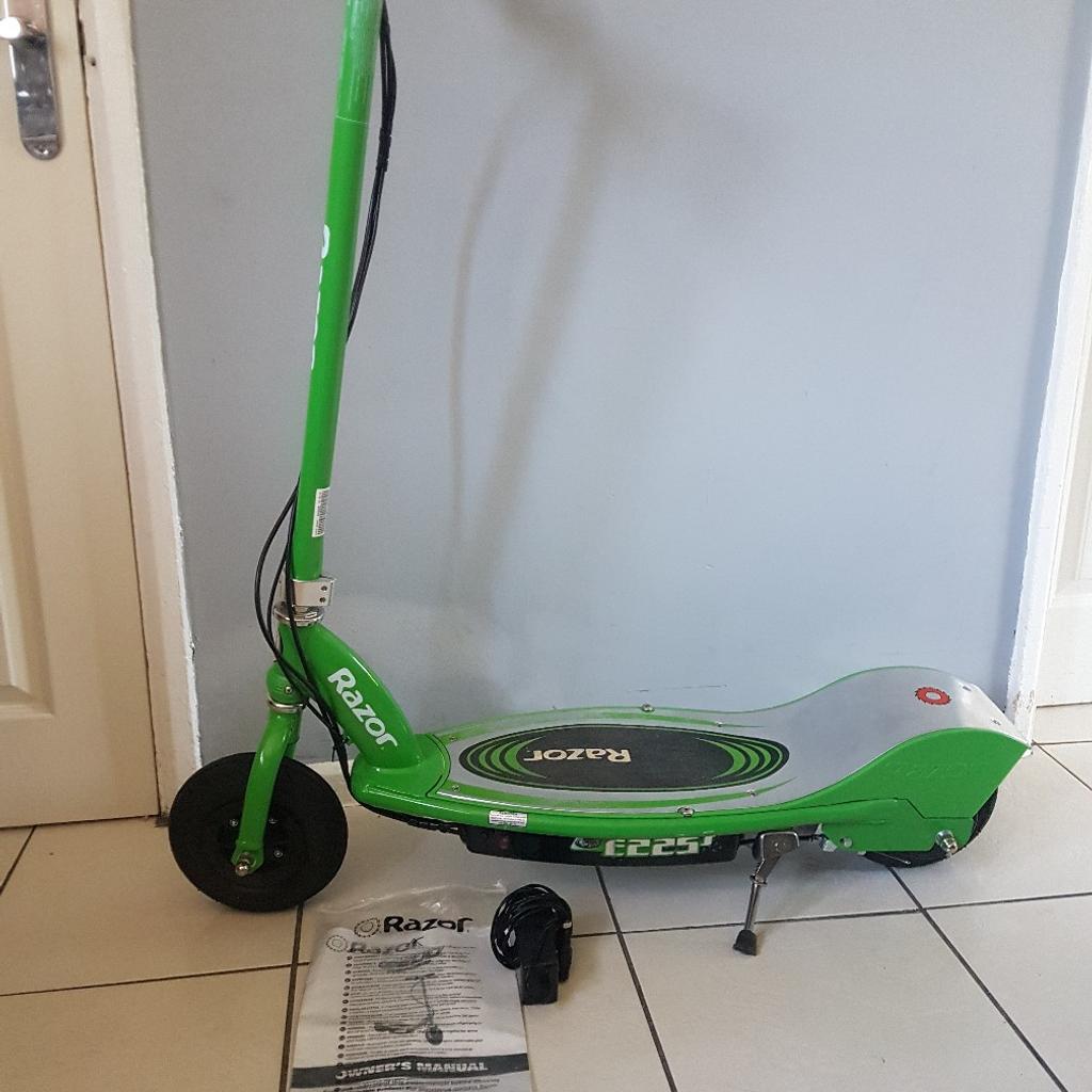 Razor E225 scooter in WA11 Helens for £40.00 for sale | Shpock