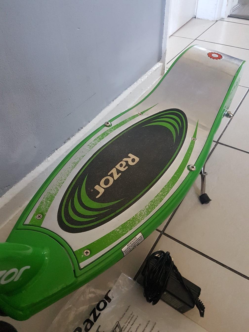 Razor E225 scooter in WA11 Helens for £40.00 for sale | Shpock