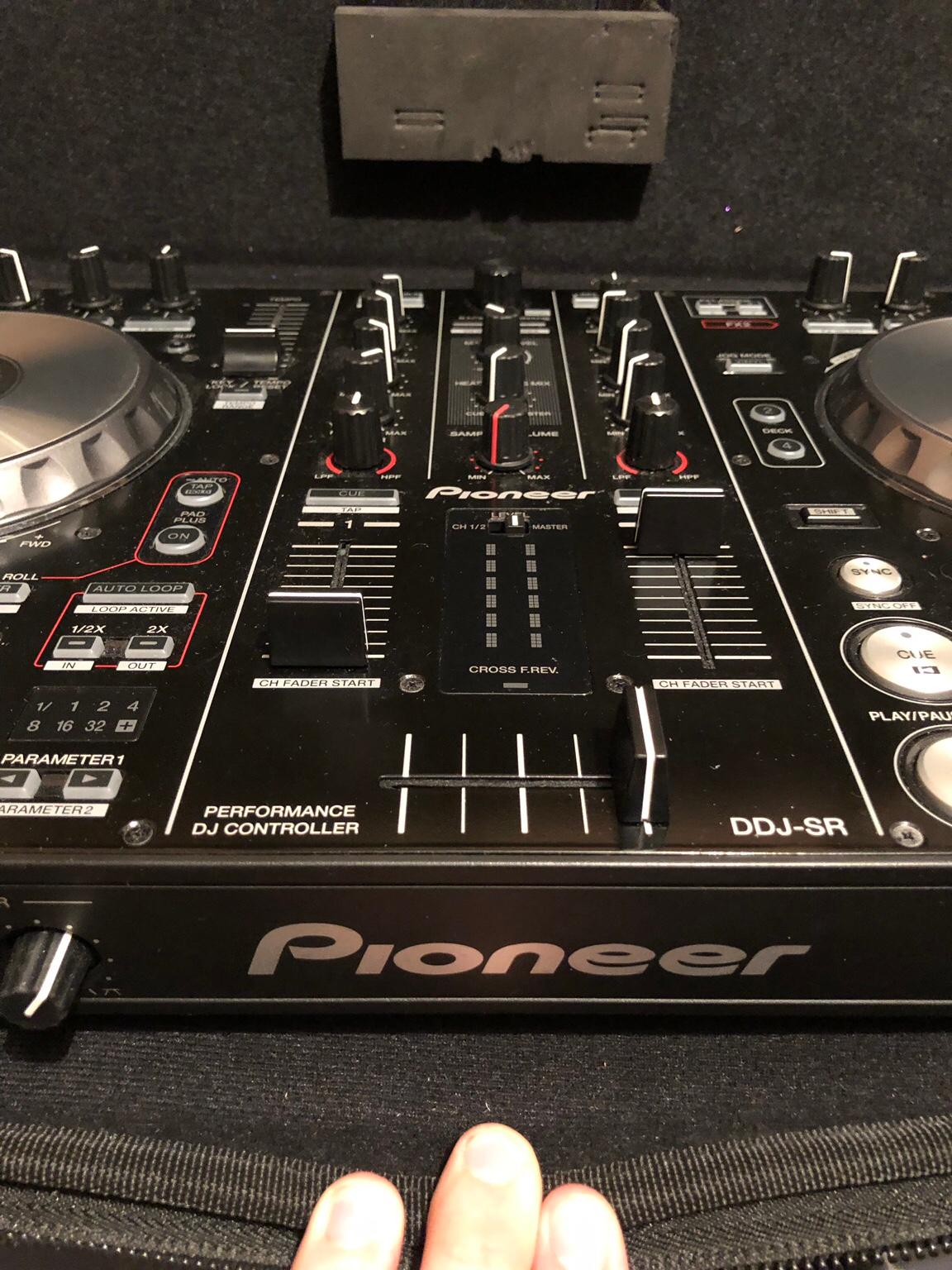 Pioneer DDJ-SR Controller in RH13 Horsham for £325.00 for sale | Shpock