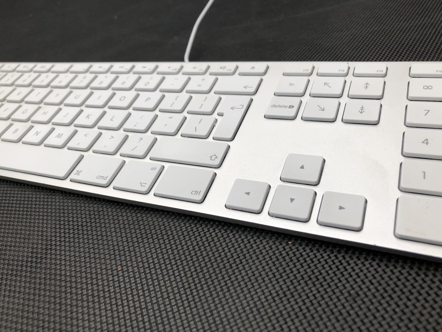 Apple full size keyboard USB interface in EC3 für 10,00 £ zum Verkauf ...