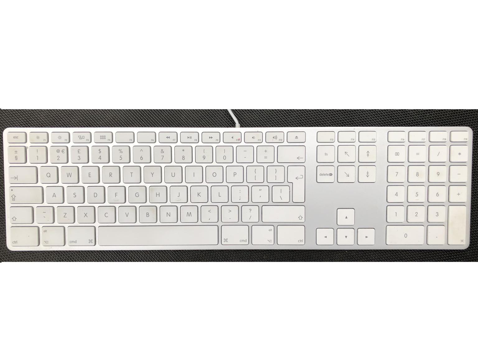 Apple full size keyboard USB interface in EC3 für 10,00 £ zum Verkauf ...