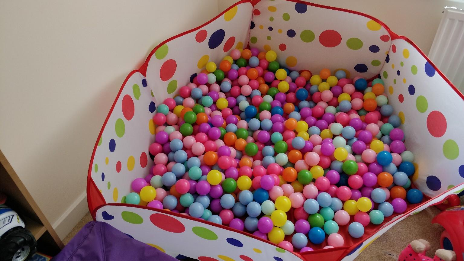 ball pit with 500+ balls in WA7 Runcorn for £18.00 for sale | Shpock