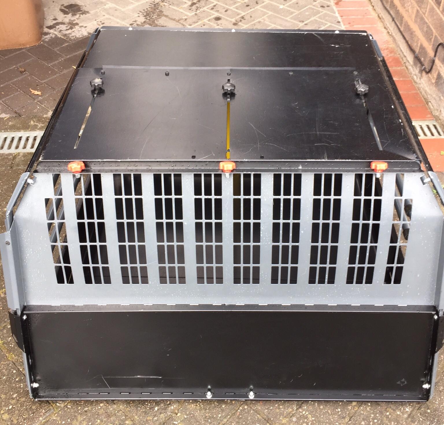 Safedog car crate in ST15 Stone für £ 350,00 zum Verkauf | Shpock AT