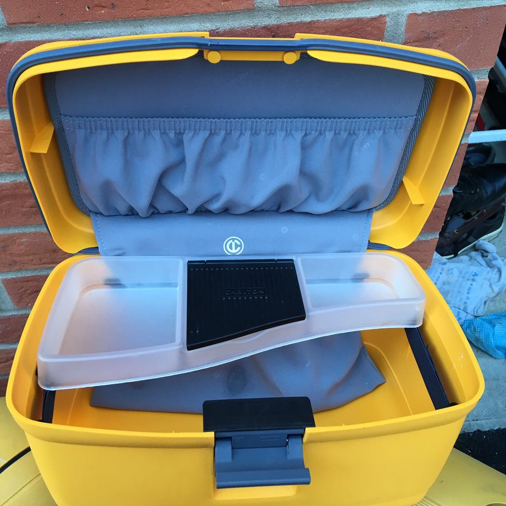 Carlton hard shell suitcases and travel case in MK43 Cranfield für 50 ...