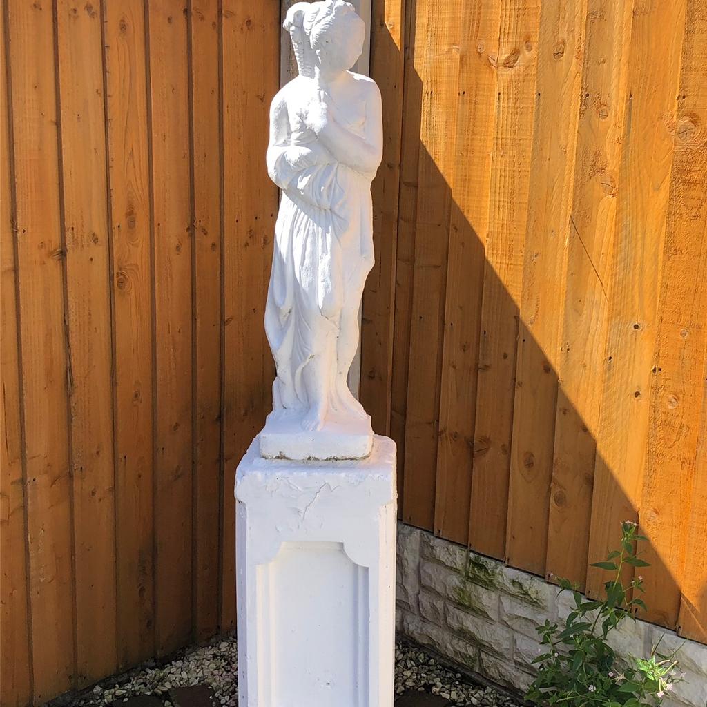 White solid concrete lady statue in L5 Liverpool für £ 25,00 zum ...