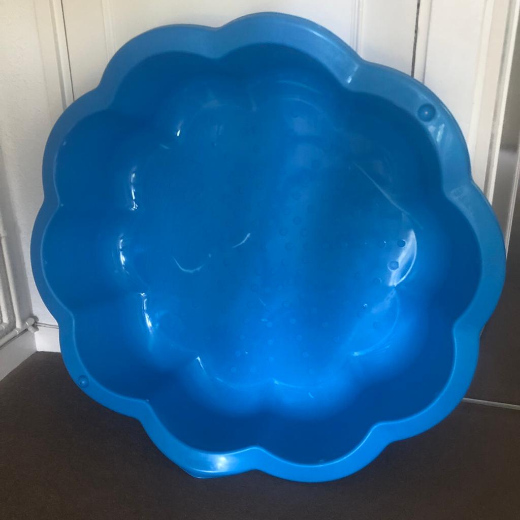 Sand Pit/Ball Pit/Padding Pool Half Shell in Stevenage für £ 10,00 zum ...