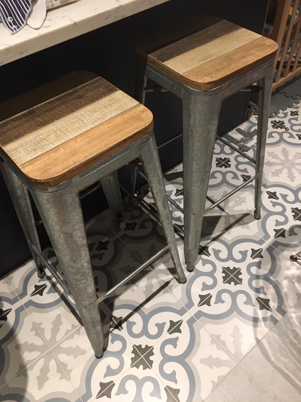2 x industrial style stools in SW15 Wandsworth für £ 30,00 zum Verkauf ...