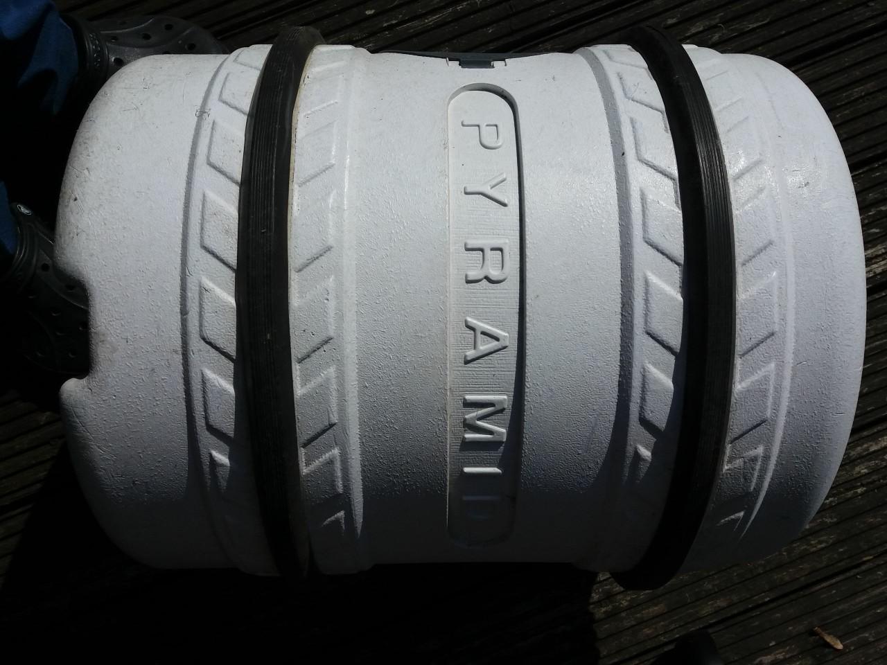 60ltr Pyramid Water Hog with barrel stand in WV14 Dudley für 35,00 ...