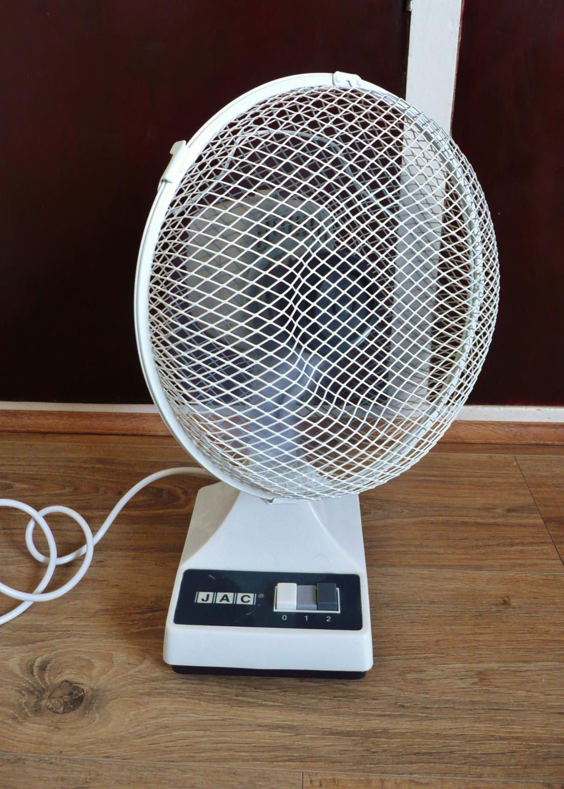 White JAC Oscillating Electric Desk Fan in RM16 for £17.00 for sale ...