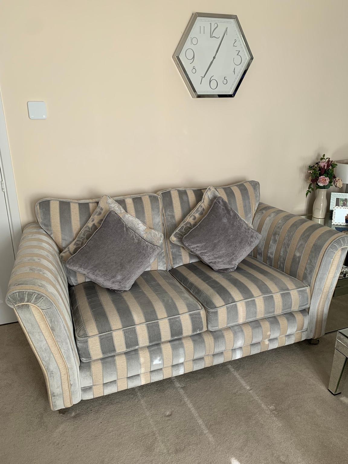 DFS 2 seater cream & silver sofa in BS36 Emersons Green für 350,00 ...