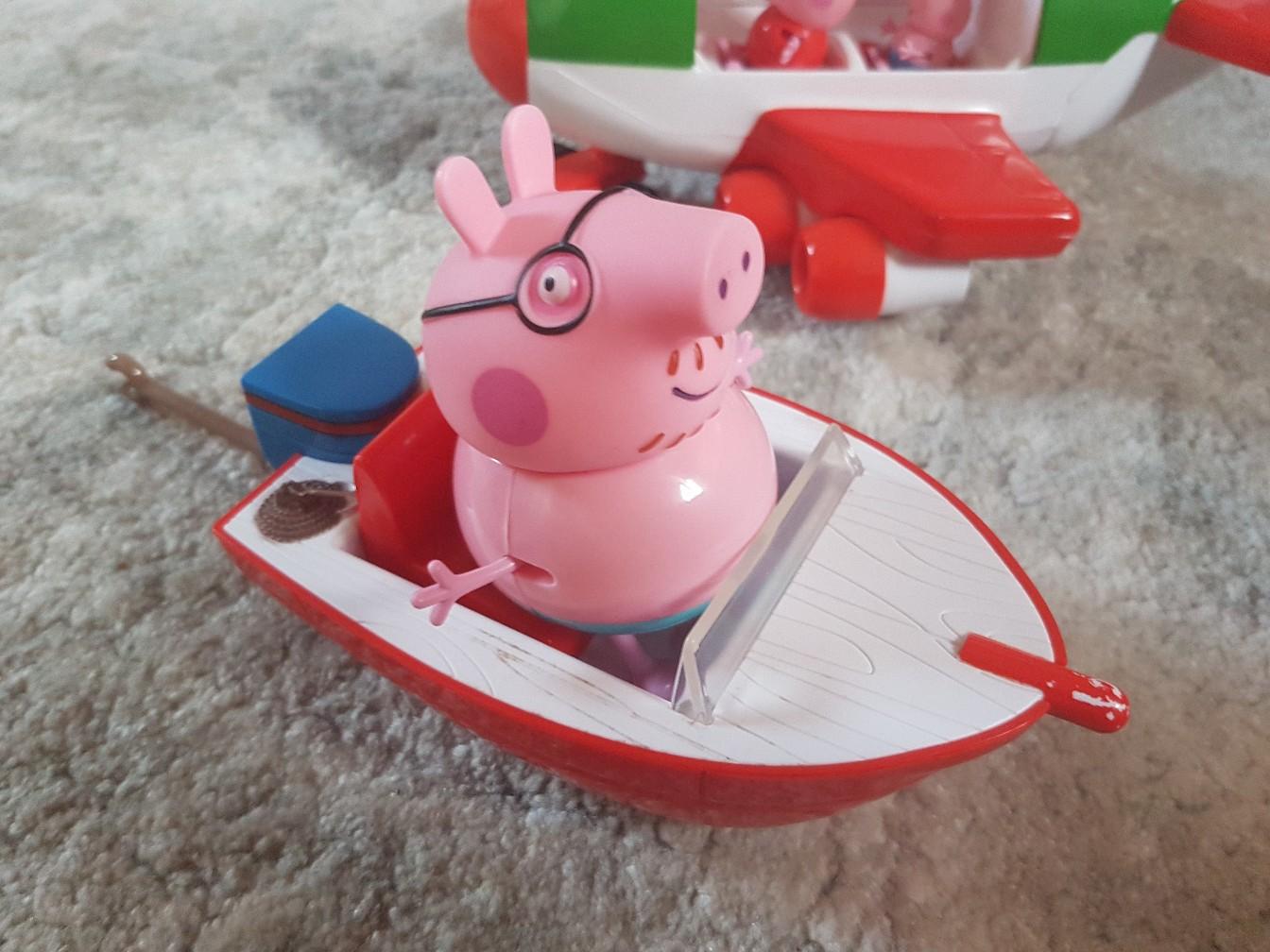 Peppa pig holiday plane and speed boat in Bretton für £ 12,00 zum ...