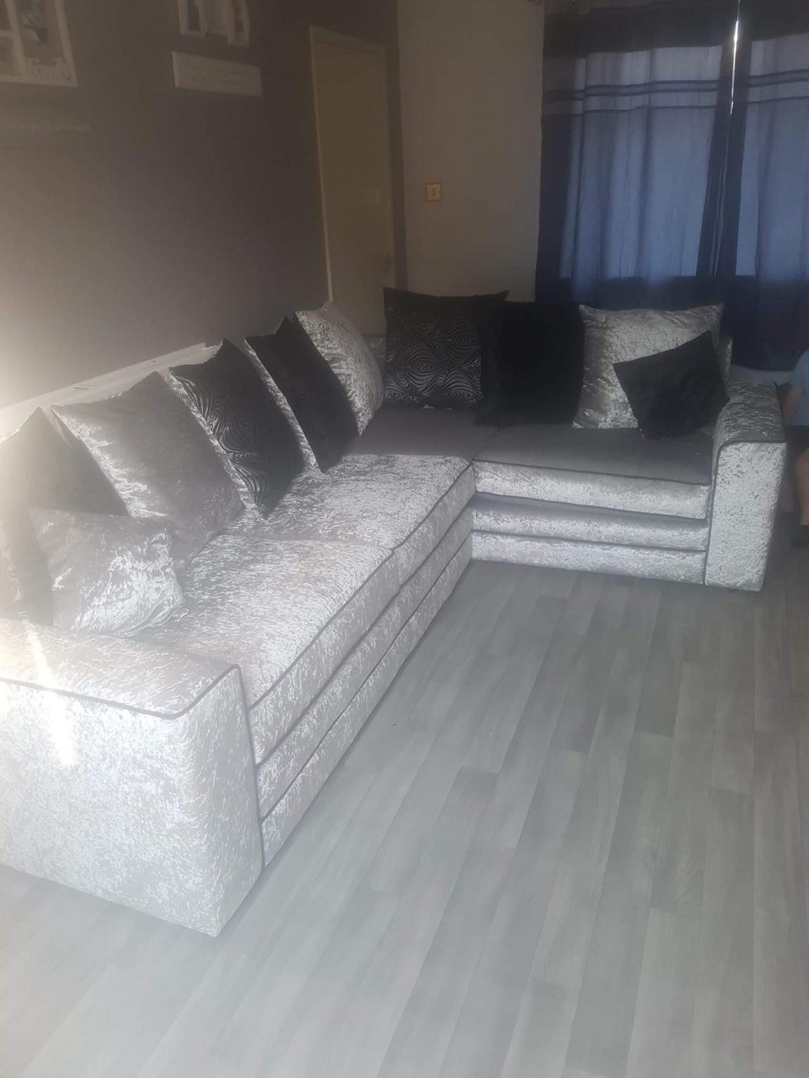 crush velvet sofa in DY8 Dudley für 300,00 £ zum Verkauf | Shpock DE
