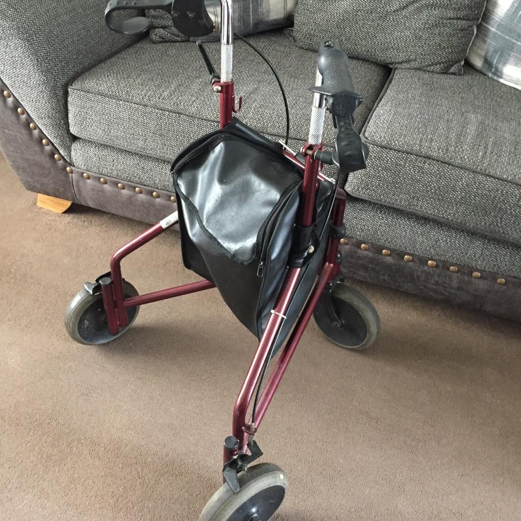 Tri-Walker walking Frame with bag in WS3 Walsall für £ 15,00 zum ...