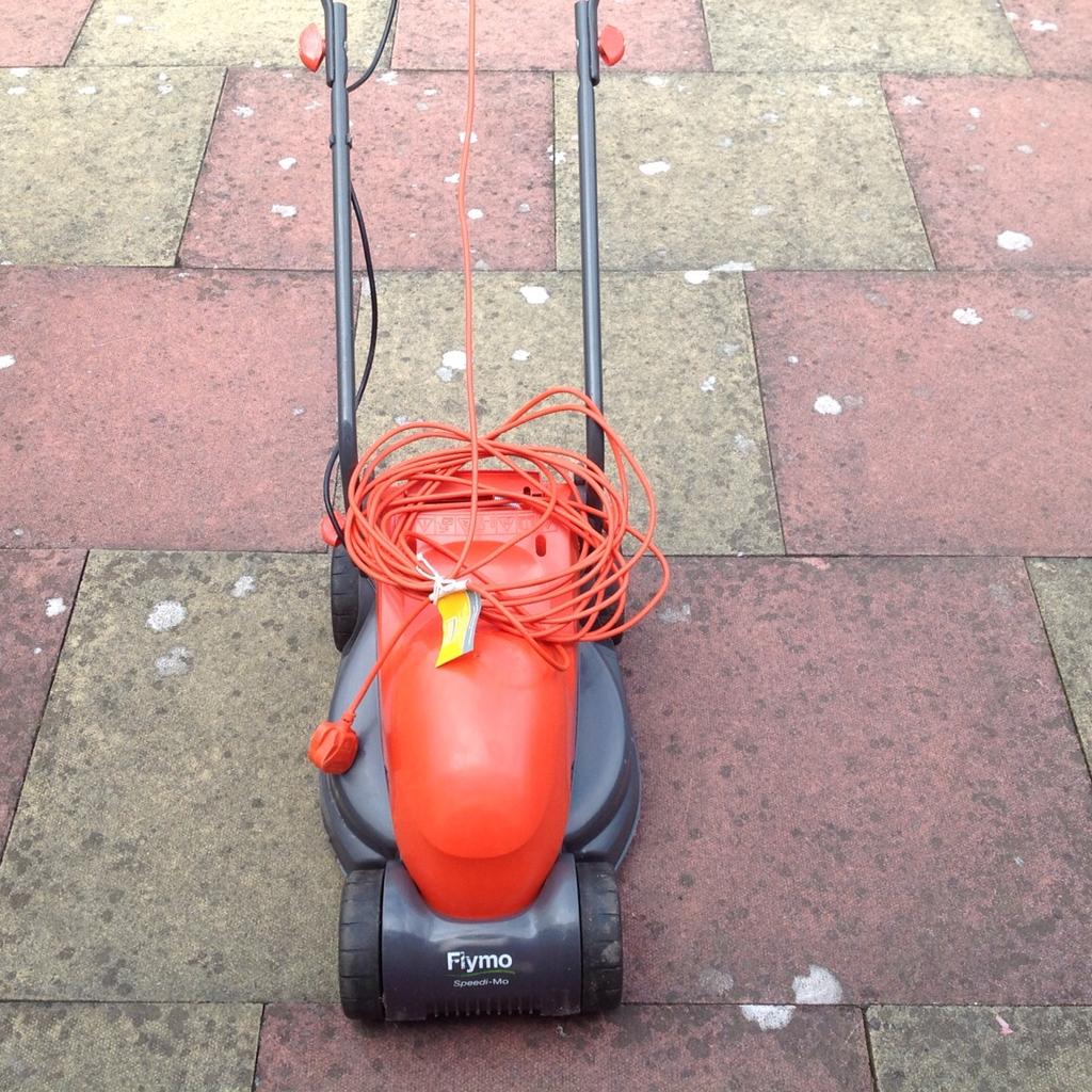 Flymo speed Mo Lawnmower in WV14 Wolverhampton for £20.00 for sale | Shpock