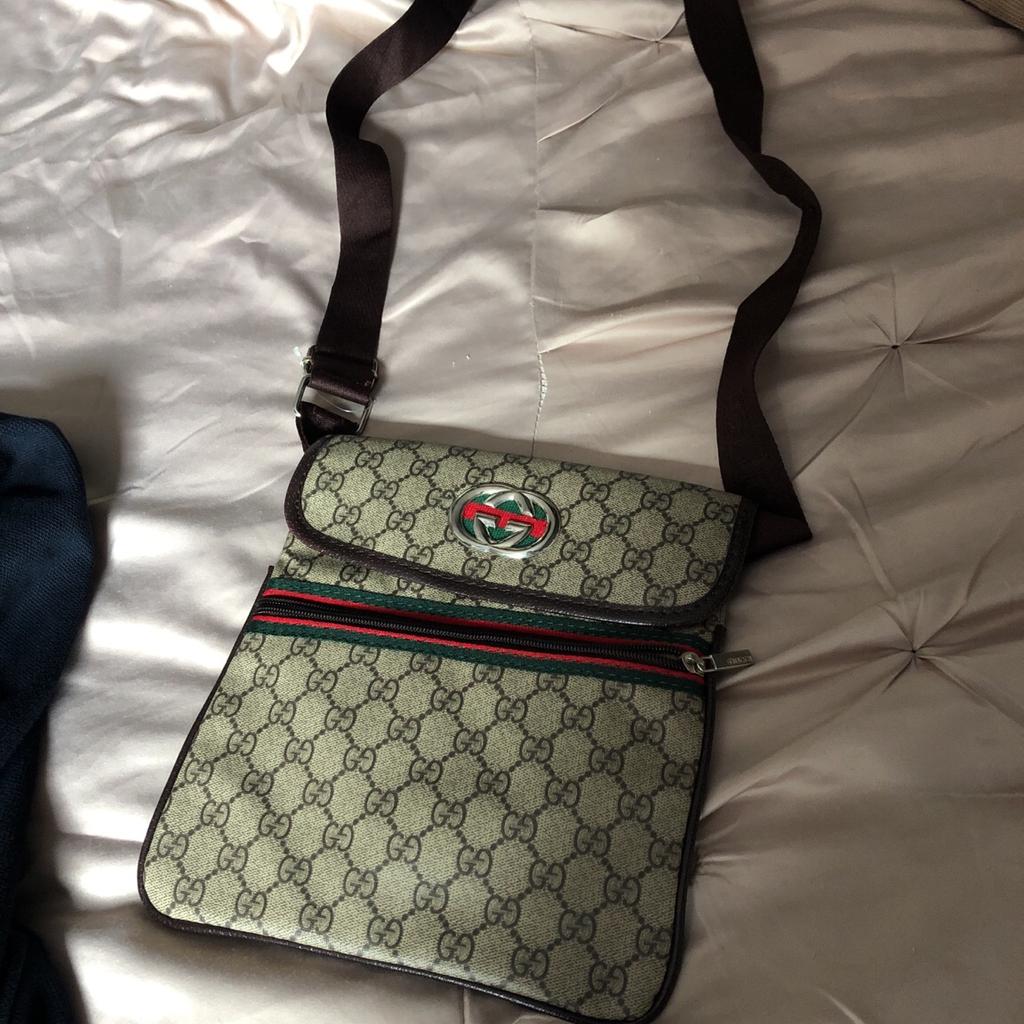 Gucci side bag in Preston für 13,00 £ zum Verkauf | Shpock DE