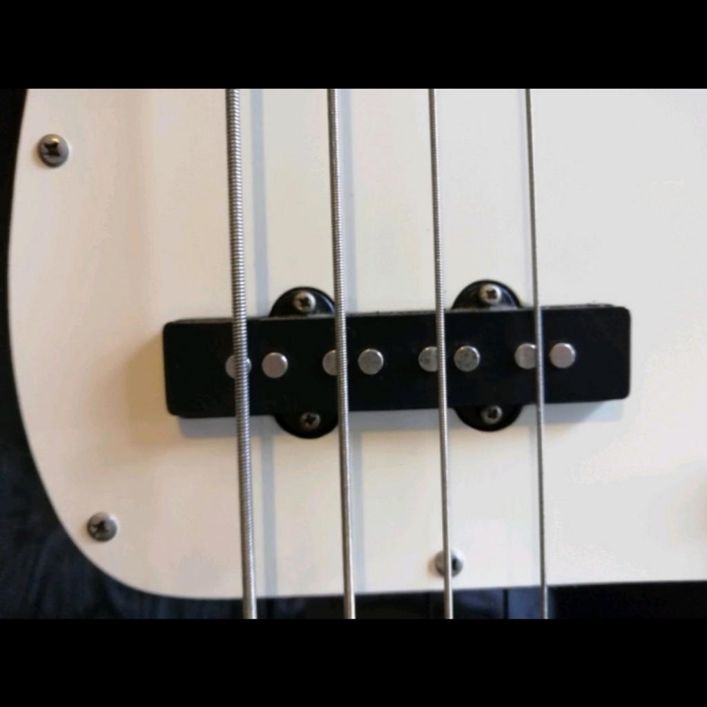 Peavey Milestone Bass Guitar - Black & White in M26 Radcliffe for £50. ...