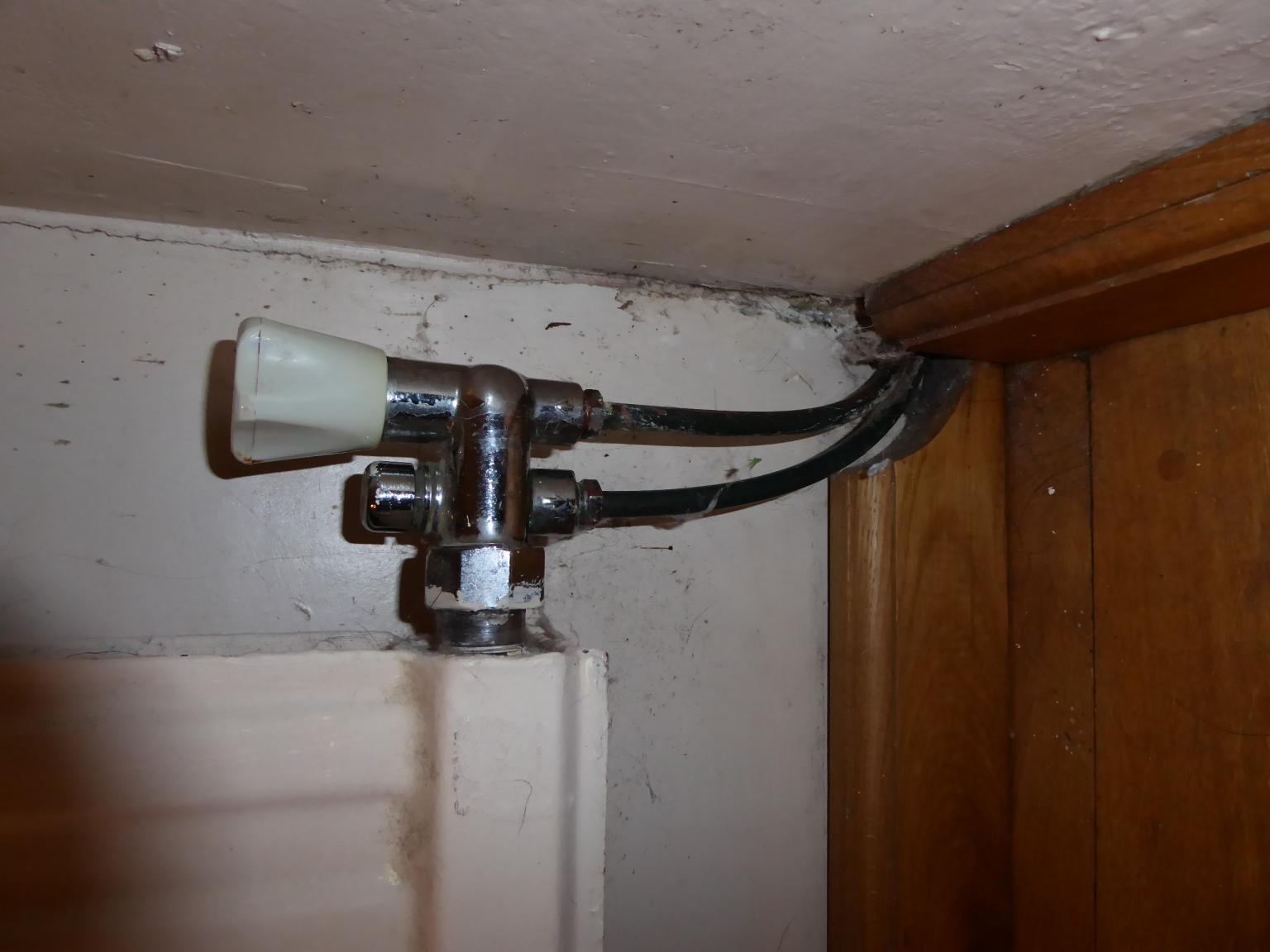 9-radiator micro-bore central heating system in PL17 Callington für 55 ...