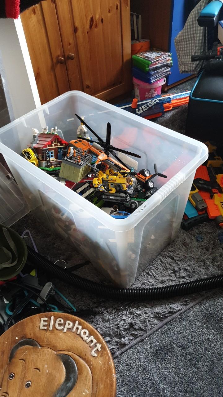 Big tub lot of Lego and some mechano sets in ME1 Rochester für 15,00 ...