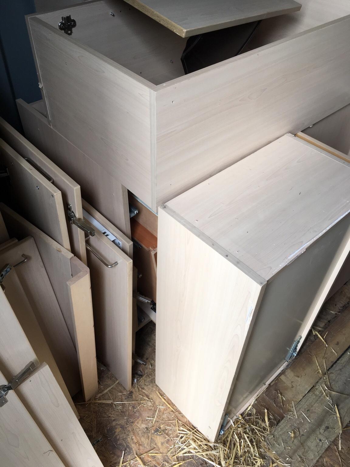 FREE Kitchen carcass and doors in Gedling für gratis zum Verkauf ...